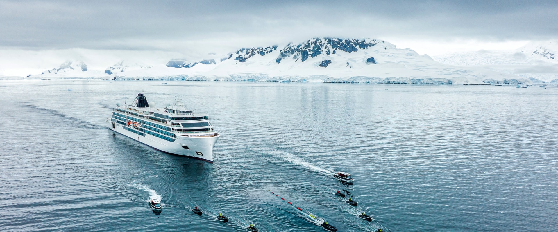 Exploring the World of Live Vessel Tracking Exploring the World of Live Vessel Tracking